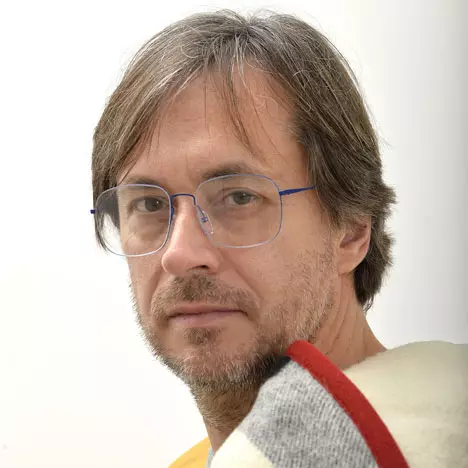 Fanangonana solomaso nataon'i Marc Newson ho an'i Safilo hivoaka voalohany ao Milan