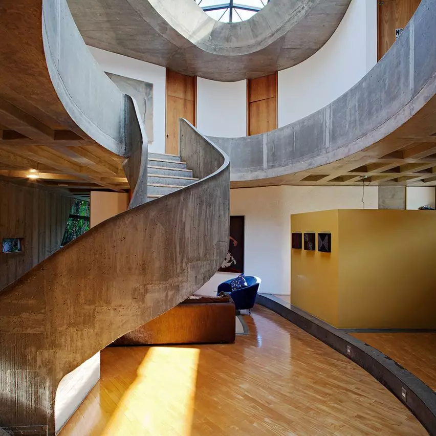 Kruchin Arquitetura agrega biblioteca de concreto a casa de São Paulo 42125_8