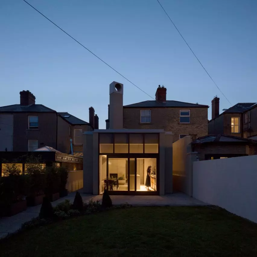 TOB Architect의 Hollybrook Road 확장 외관