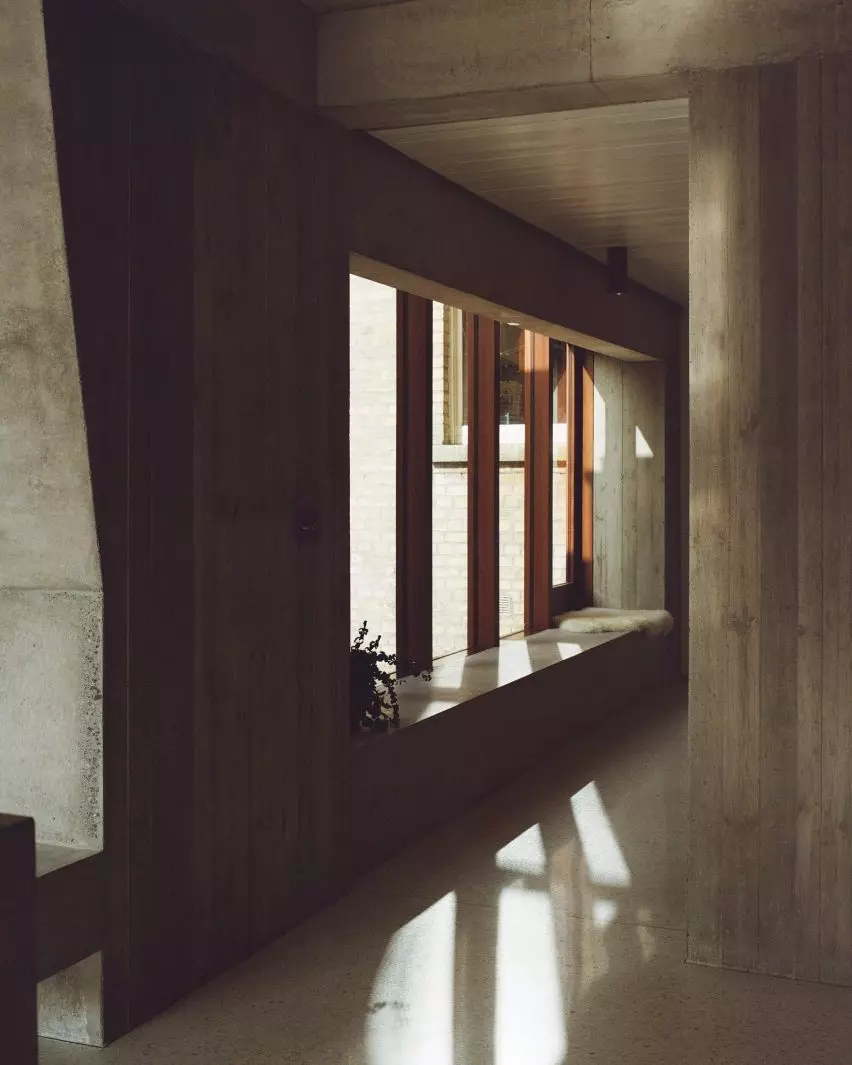 TOB Architect의 Hollybrook Road 확장 복도