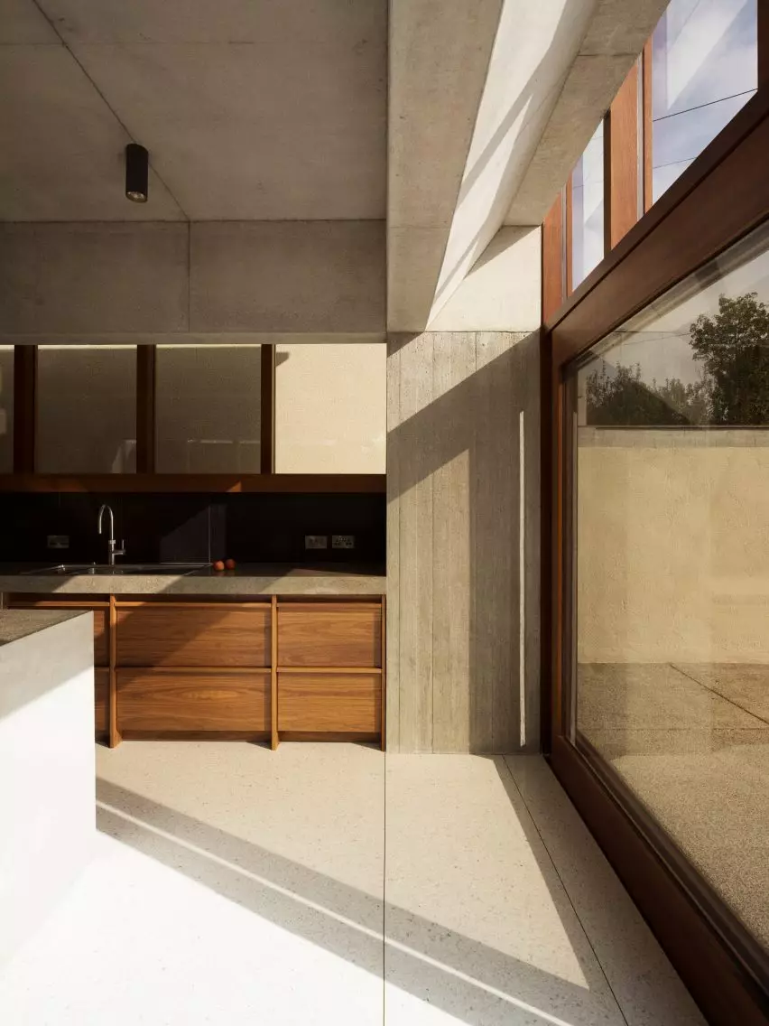 Dapur penyuluhan Jalan Hollybrook ku TOB Architect