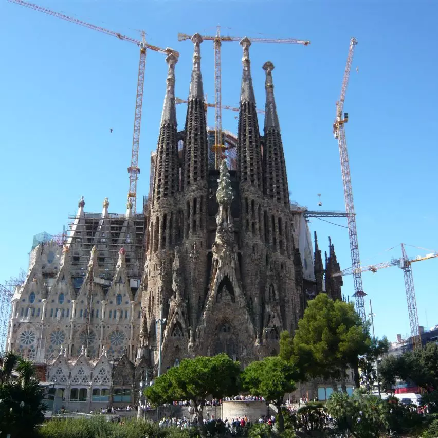 Barselona terrorchilari Gaudining Sagrada Familia uyiga hujum qilishni rejalashtirgan 42350_1