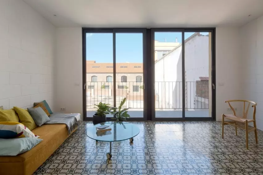 bed-and-blue-nook-architects-interiors-residential-barcelona-spain-spanish-houses-phase-one_dezeen_2364_col_15extra