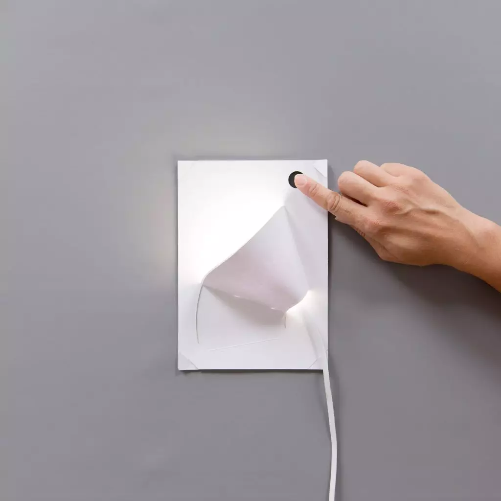 Bare Conductive kağızdan lampanın yığılması üçün DIY dəstini təqdim edir