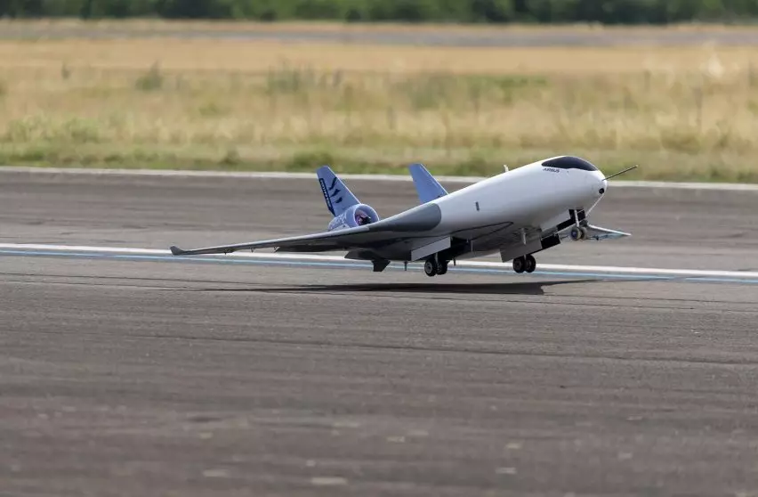 Ua fa'aalia e Airbus le va'alele Maveric fa'asao suau'u ma le tino o le apa'au fa'afefiloi