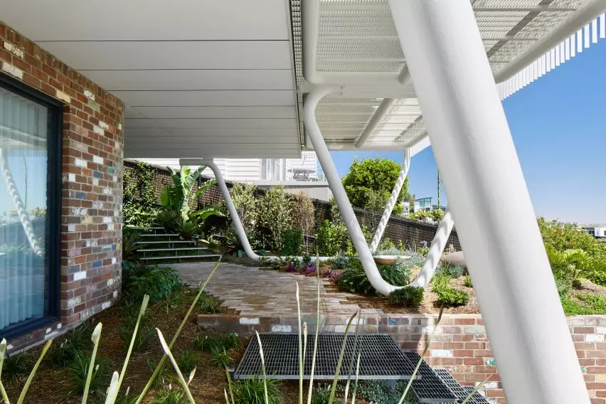 Divovske spajalice podržavaju životni prostor i balkon u kući u Novom Južnom Walesu 43494_3