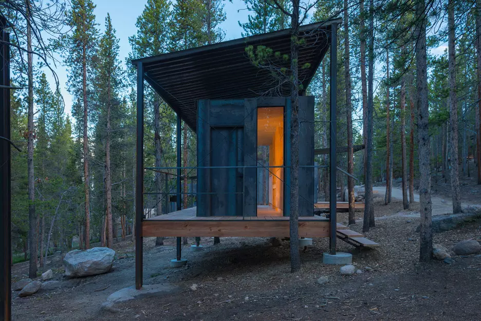 Outward Bound Cabins โดยนักเรียนโคโลราโด