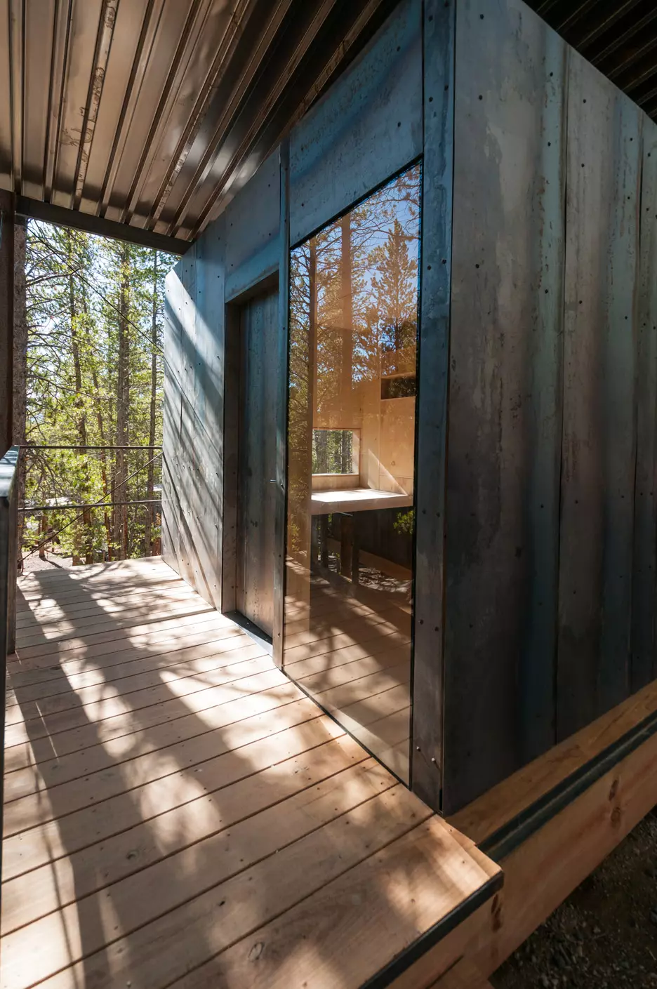 Outward Bound Cabins โดยนักเรียนโคโลราโด