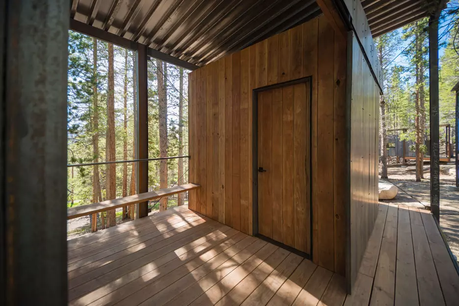 Outward Bound Cabins โดยนักเรียนโคโลราโด