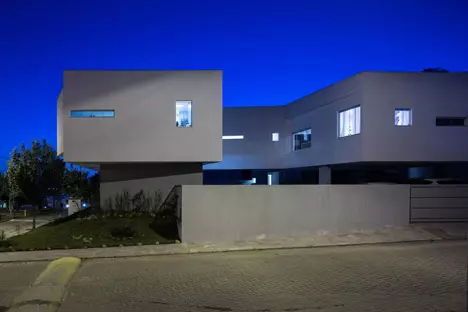 br3 Arquitetos द्वारा Casa 2V