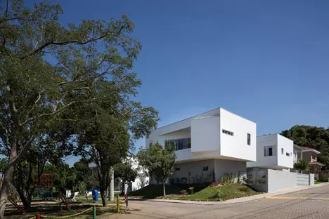 br3 Arquitetos द्वारा Casa 2V