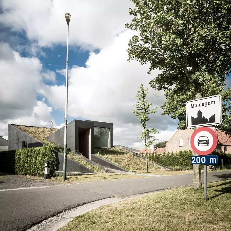 Casa PIBO por Oyo Architects em Maldegem, Bélgica