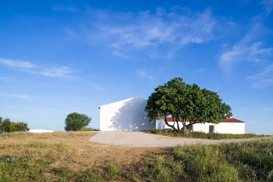 Monte da Azarujinha na Aboim Inglez Arquitectos