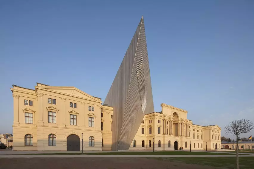 Extensão do museu projetada por Daniel Libeskind