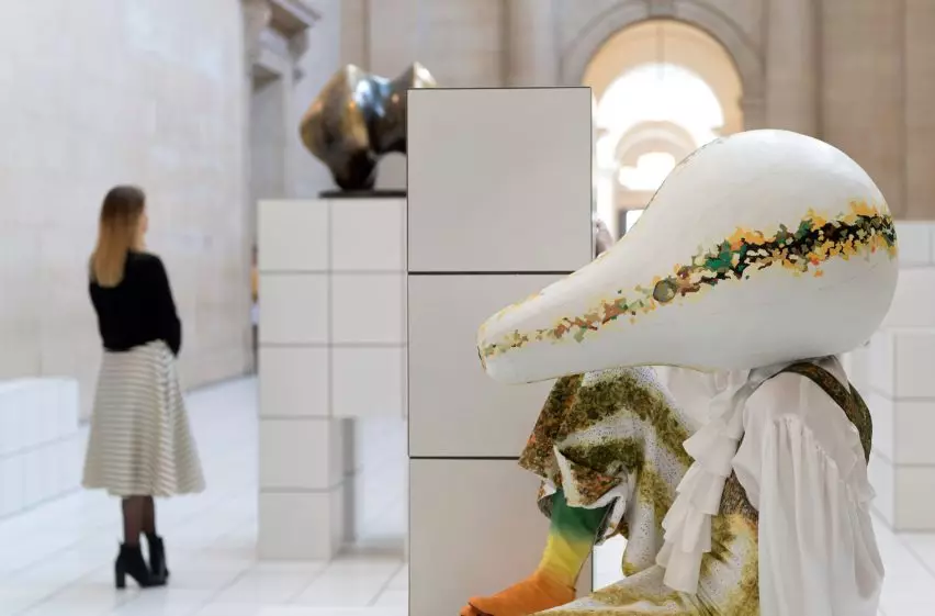 Loewek Anthea Hamilton-en Tate Britain instalaziorako jantziak diseinatzen ditu 44338_2