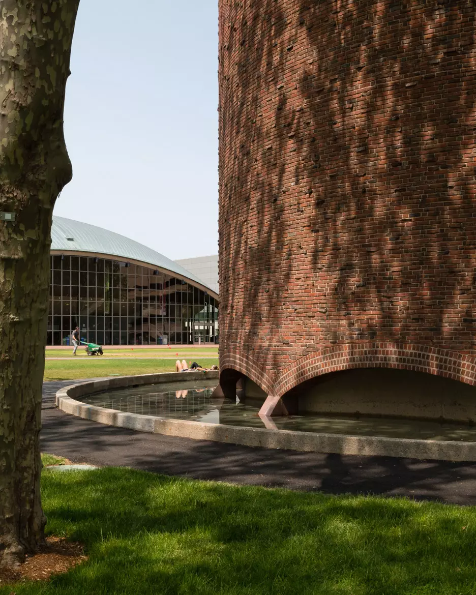 mit-capel-eero-saarinen-grianghrafadóireacht-jim-stephenson_dezeen_936_2