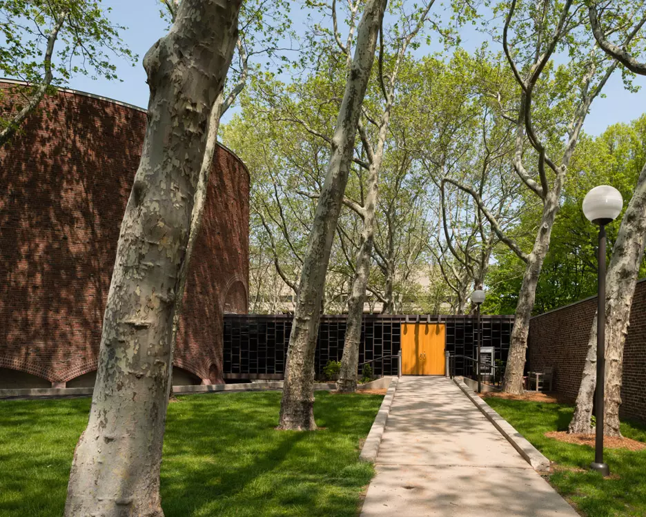 mit-chapel-eero-saarinen-photography-jim-stephenson_dezeen_936_0