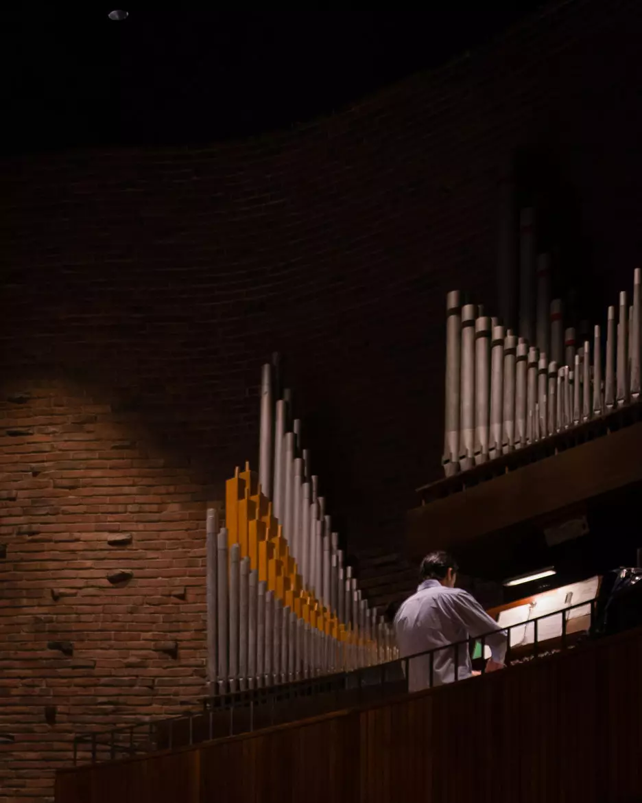 mit-chapel-eero-saarinen-photography-jim-stephenson_dezeen_936_11