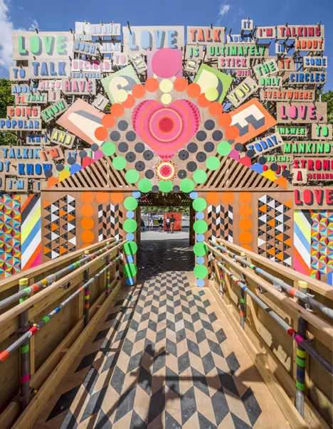 Morag Myerscough və Luke Morgan tərəfindən Agape məbədi