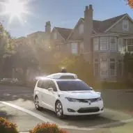 Selvkørende Chrysler minivan fra Googles Waymo