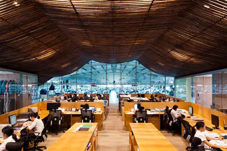 Fabriek-kantoor-opknapping-deur-Vo-Trong-Nghia_dezeen_468_0