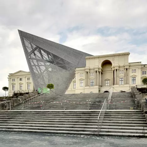 พิพิธภัณฑ์ประวัติศาสตร์การทหารเดรสเดน โดย Daniel Libeskind