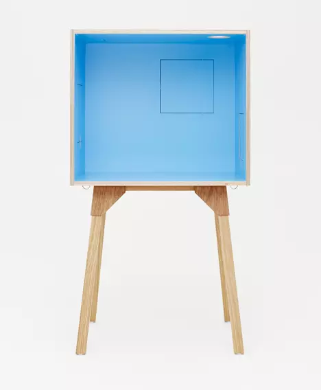 Koloro-desk por Torafu Architects