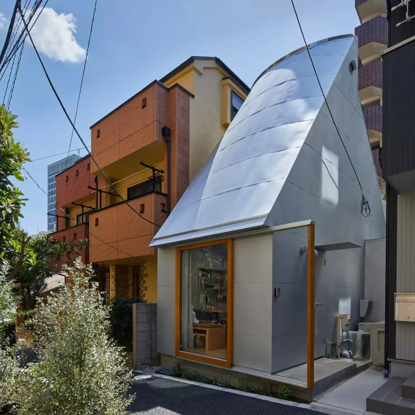 Top 10 hús Dezeen árið 2019: Love2 House eftir Takeshi Hosaka