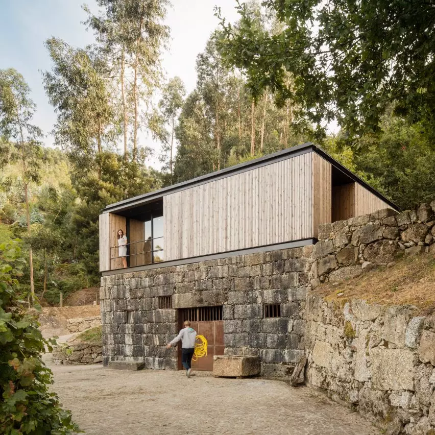 Top 10 hús Dezeen árið 2019: Pavilion House eftir Andreia Garcia Architectural Affairs + Diogo Aguiar Studio