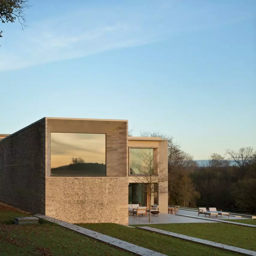 Ang nangungunang 10 bahay ni Dezeen ng 2019: Hampshire House ni Niall McLaughlin Architects