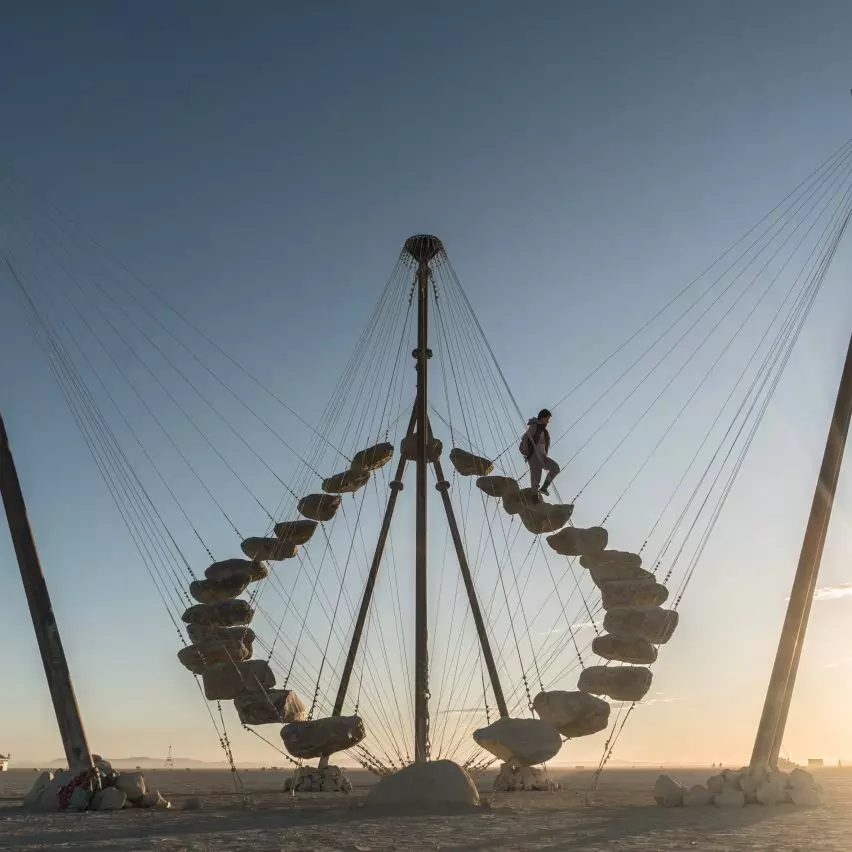 Инсталация Stone 27 на Burning Man 2019 от Бенджамин Лангхолц