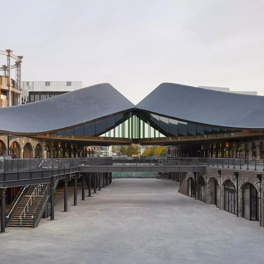 Coal Drop Yards verslunarmiðstöðin við King's Cross eftir Thomas Heatherwick Studio