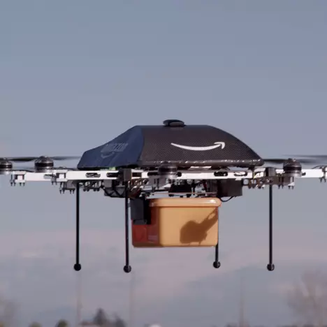 Amazon 30 daqiqadan kamroq vaqt ichida paketlarni yetkazib berish uchun dronlarni sinovdan o'tkazadi