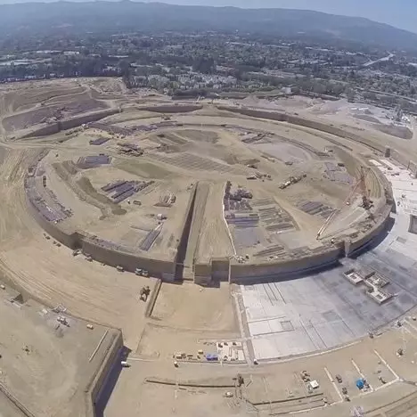 Film o dronovima pokazuje napredak u izgradnji Apple Campusa 45626_2