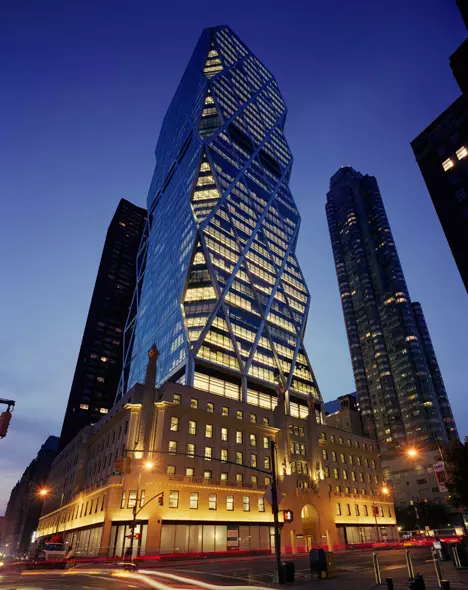 “Hearst-Tower-pilotsyz-howa-syýahat-Foster-we-Partners_dezeen_468_1