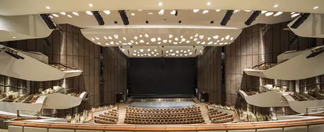 Centro Nacional de Convenciones de Qatar por Arata Isozaki