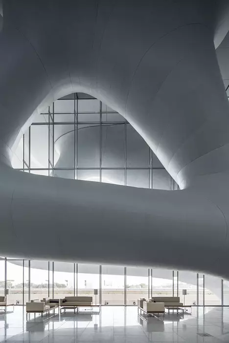 Centro Nacional de Convenciones de Qatar por Arata Isozaki