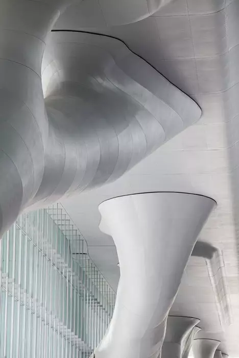 Centro Nacional de Convenciones de Qatar por Arata Isozaki