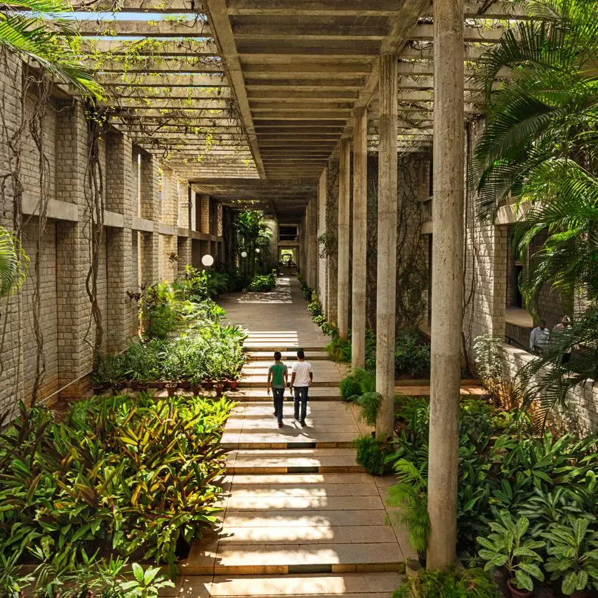 Indian Institute of Management (IIM), Bangalore, Ινδία, 1977-1992