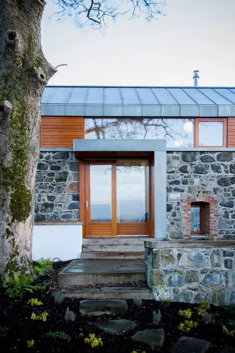 Loughloughan Barn ke McGarry Moon Architects Ltd_dezeen_10