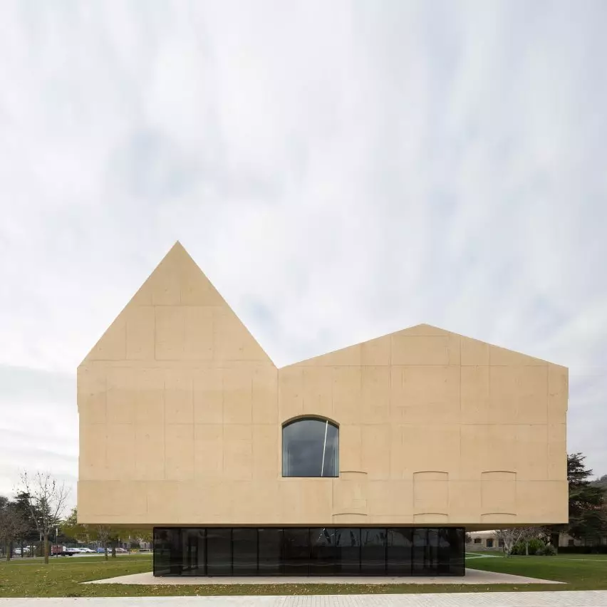 Psychiatrické centrum od Vaillo+Irigaray Architects