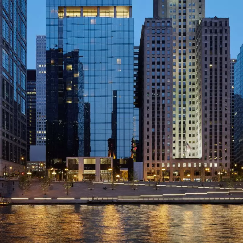 Chicago Riverwalk; Chicago, por Ross Barney Architects