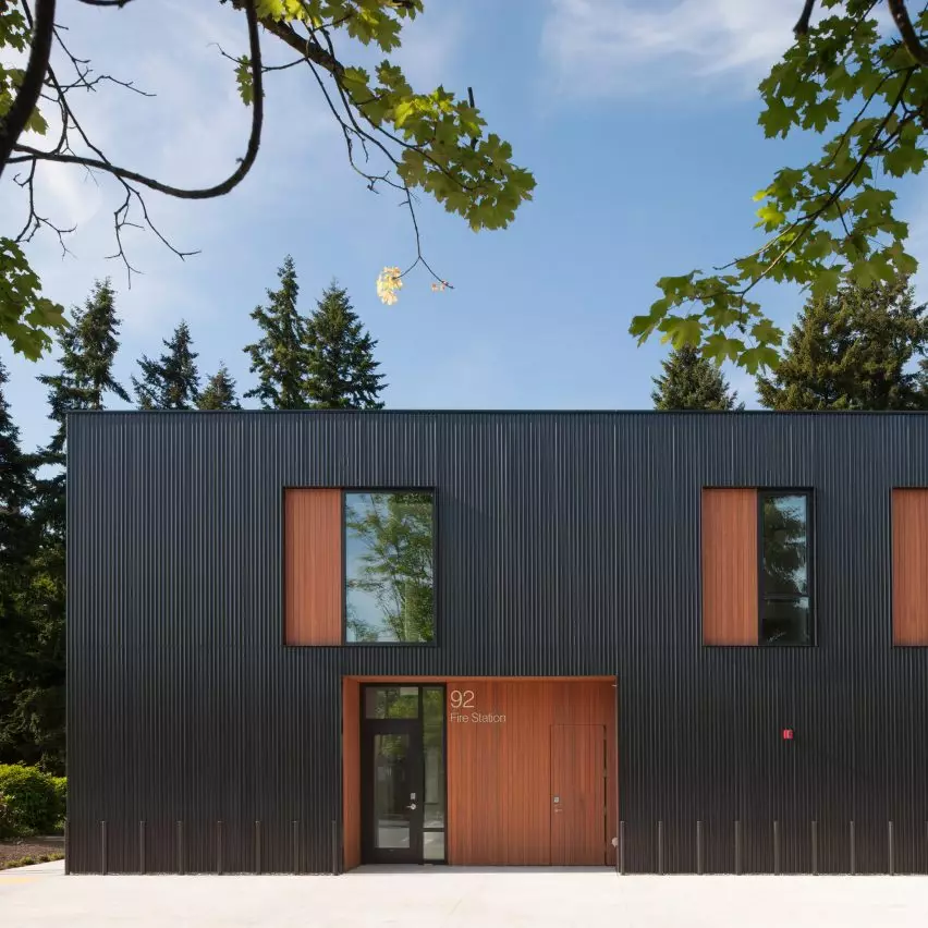 Corpo de Bombeiros de Mercer Island 92; Mercer Island, Washington, por Miller Hull Partnership