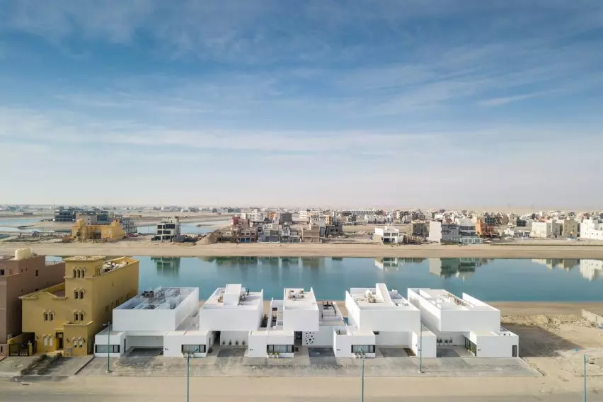 Associated Architects Partnership 在科威特的 Khiran 度假村設計極簡主義住宅露台 46681_9