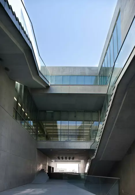 Centro Roberto Garza Sada de Arte Arquitectura y Diseño oleh Tadao Ando