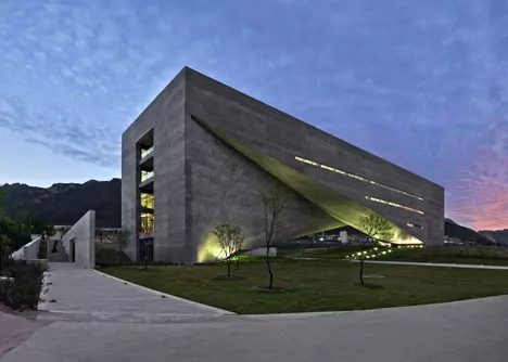 Centro Roberto Garza Sada de Arte Arquitectura agus Diseño le Tadao Ando