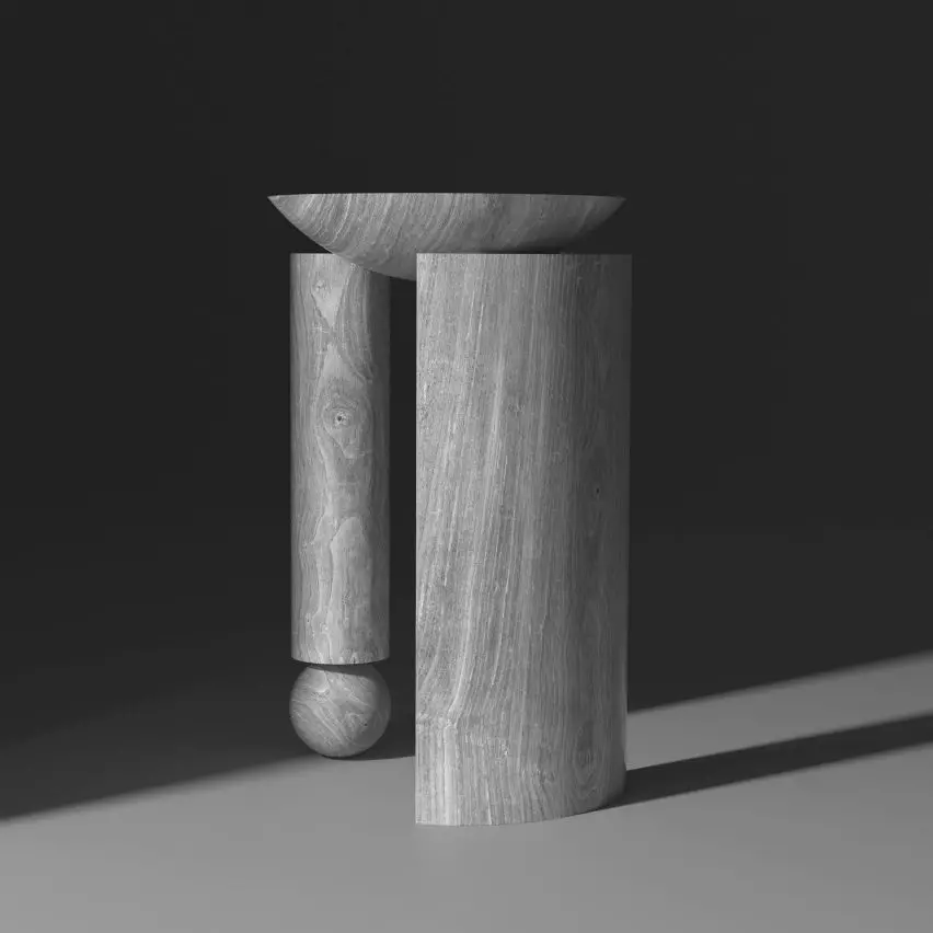 Triptico Infame di Pedro Venzon, un trio di sgabelli scultorei in legno