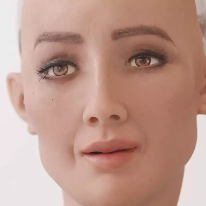 Arabia Saudită devine prima țară care a acordat cetățenia unui robot 46863_1