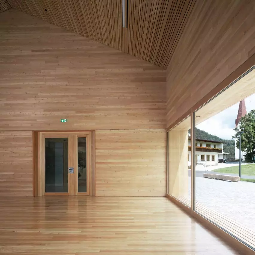 Village House Steinberg am Rofan od Bernardo Bader Architekten