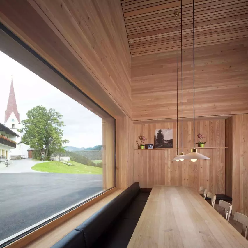 Casa de aldea Steinberg am Rofan por Bernardo Bader Architekten